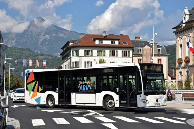 Arriving by bus - Cluses Arve & mountains