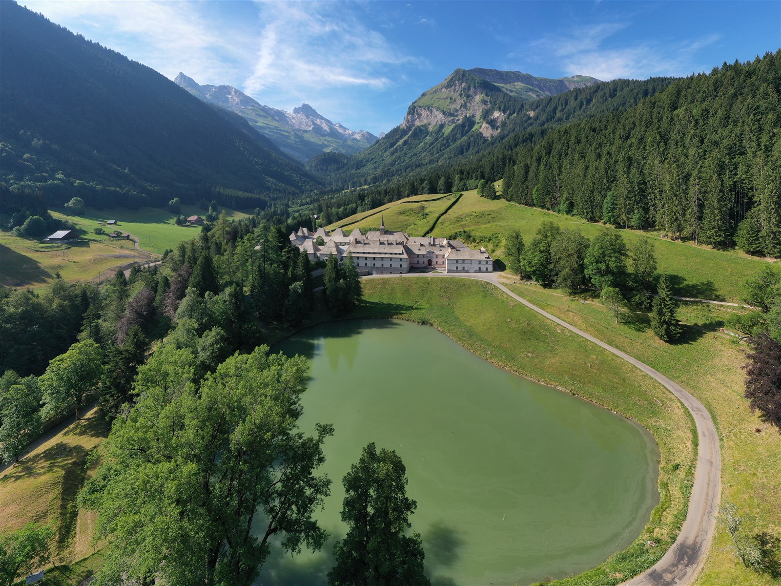 La Chartreuse du Reposoir- Le Carmel - Cluses Arve y montañas