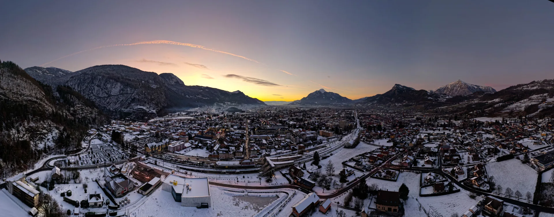 Cluses - Cluses Arve & mountains